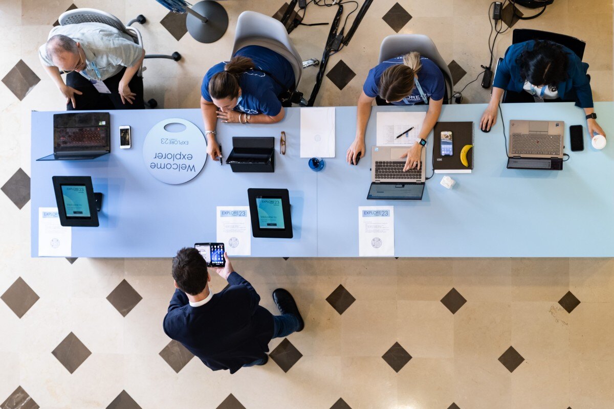 How Wearable Event Technology Enhances Attendee Experience